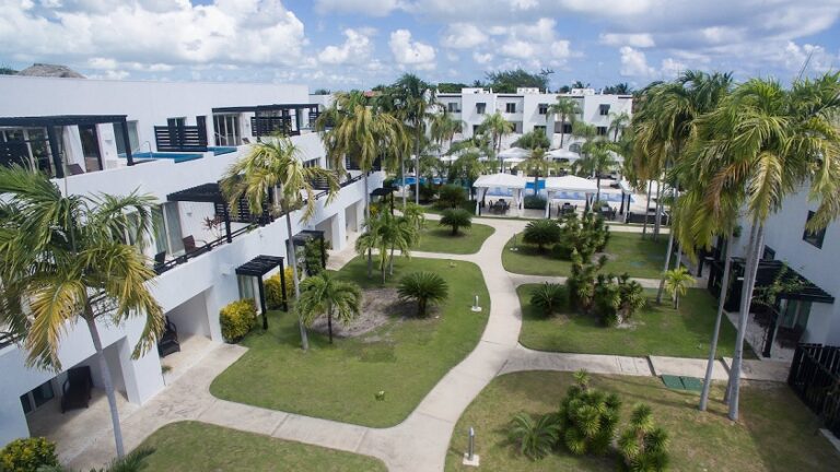 Las Terrazas Resort & Residences in Belize - Ushombi